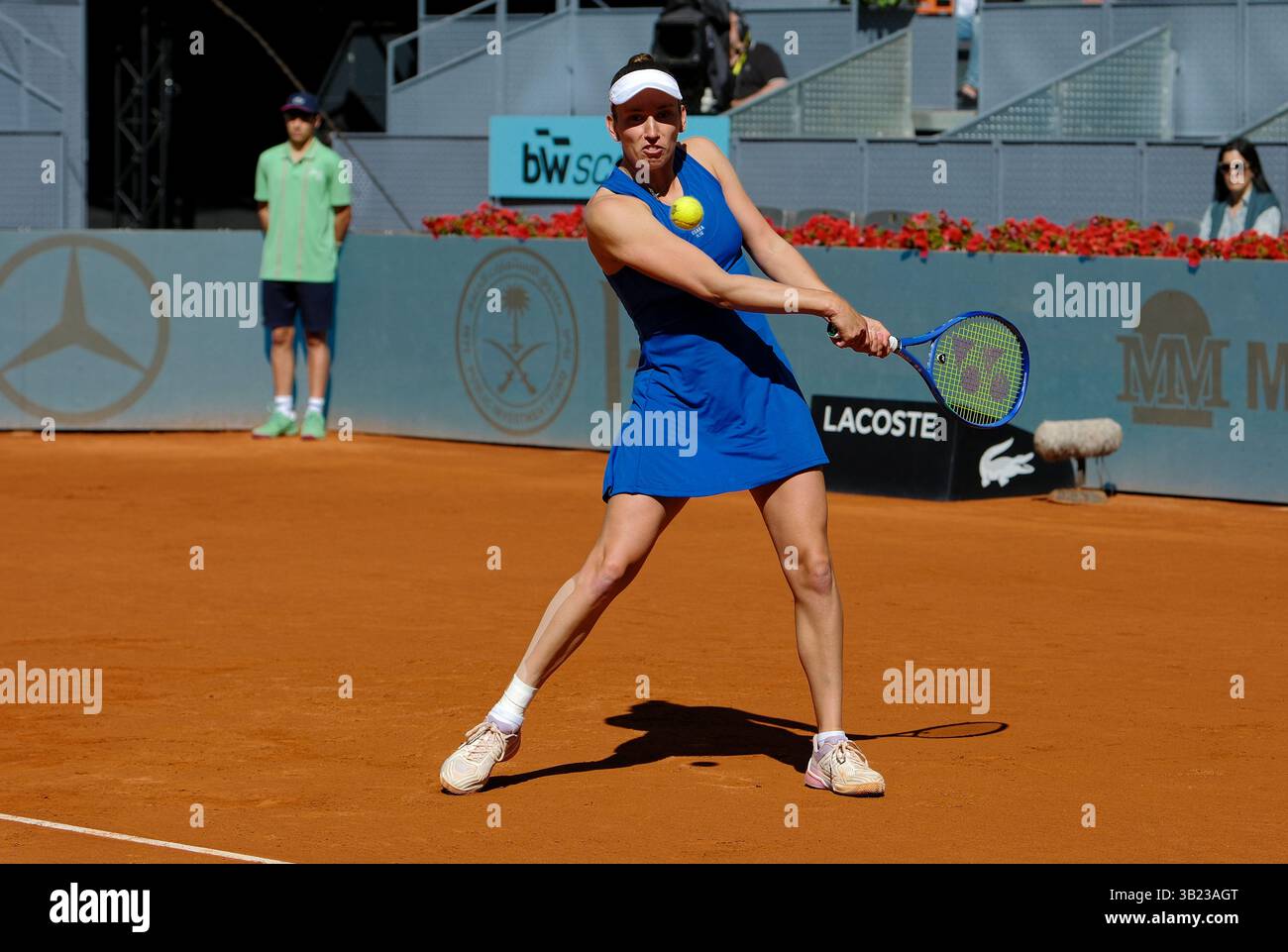 Madrid, Spain. 27th Apr, 2025. Tennis WTA, individual Women: Mutua ...