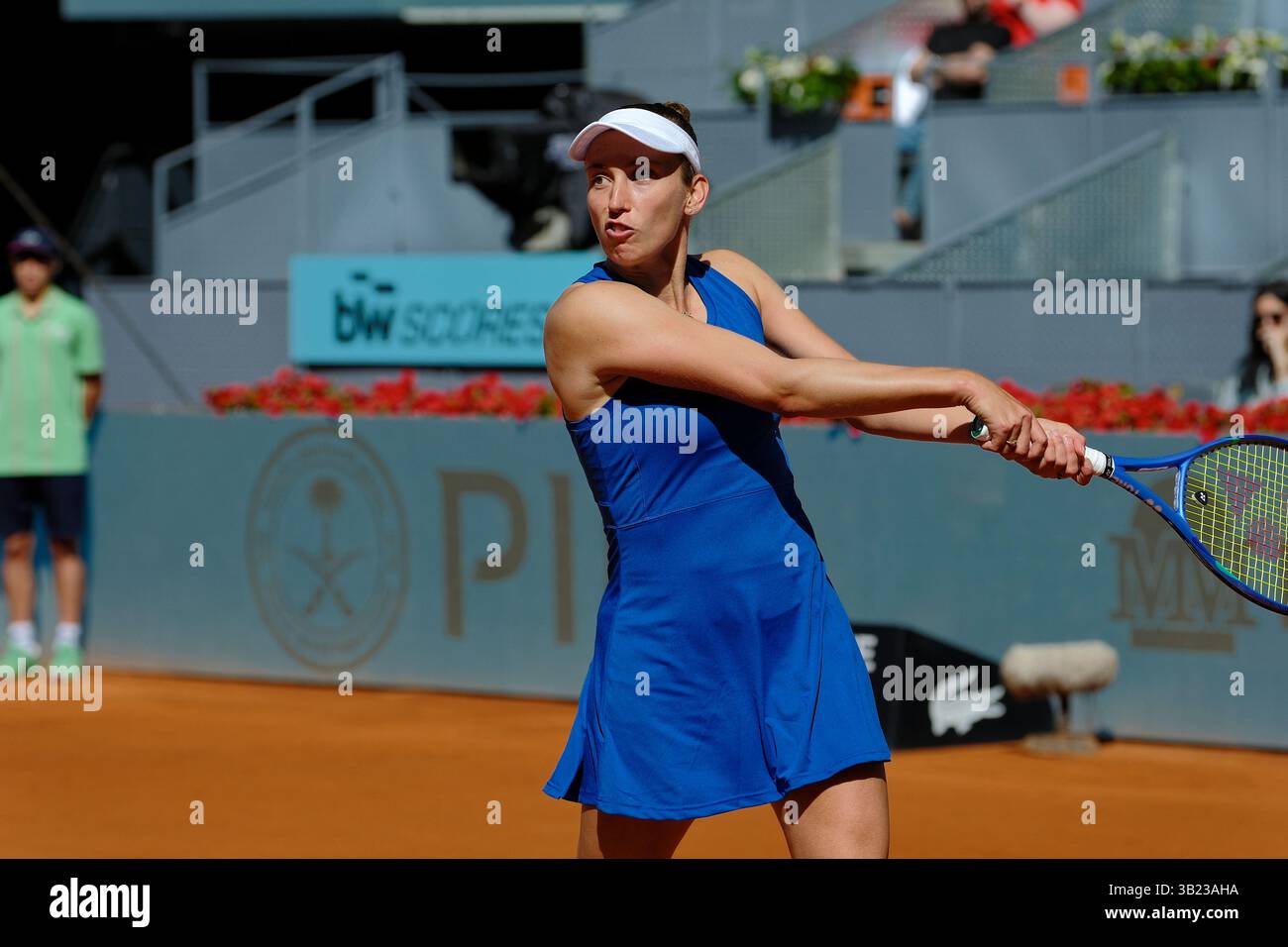 Madrid, Spain. 27th Apr, 2025. Tennis WTA, individual Women: Mutua ...
