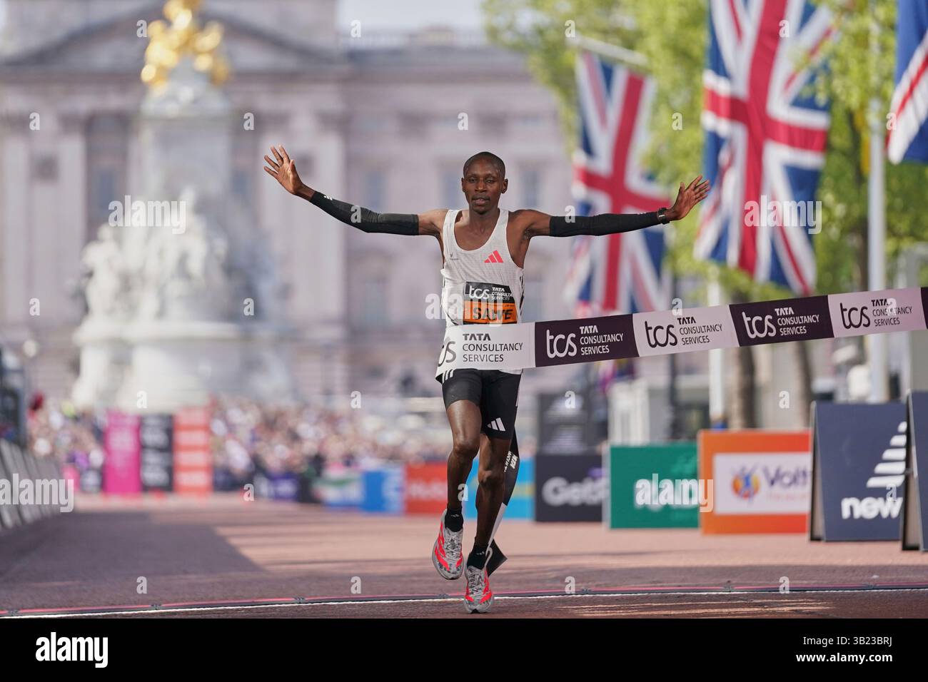 Sabastian Sawe of Kenya crosses the line to win the men's race at the ...
