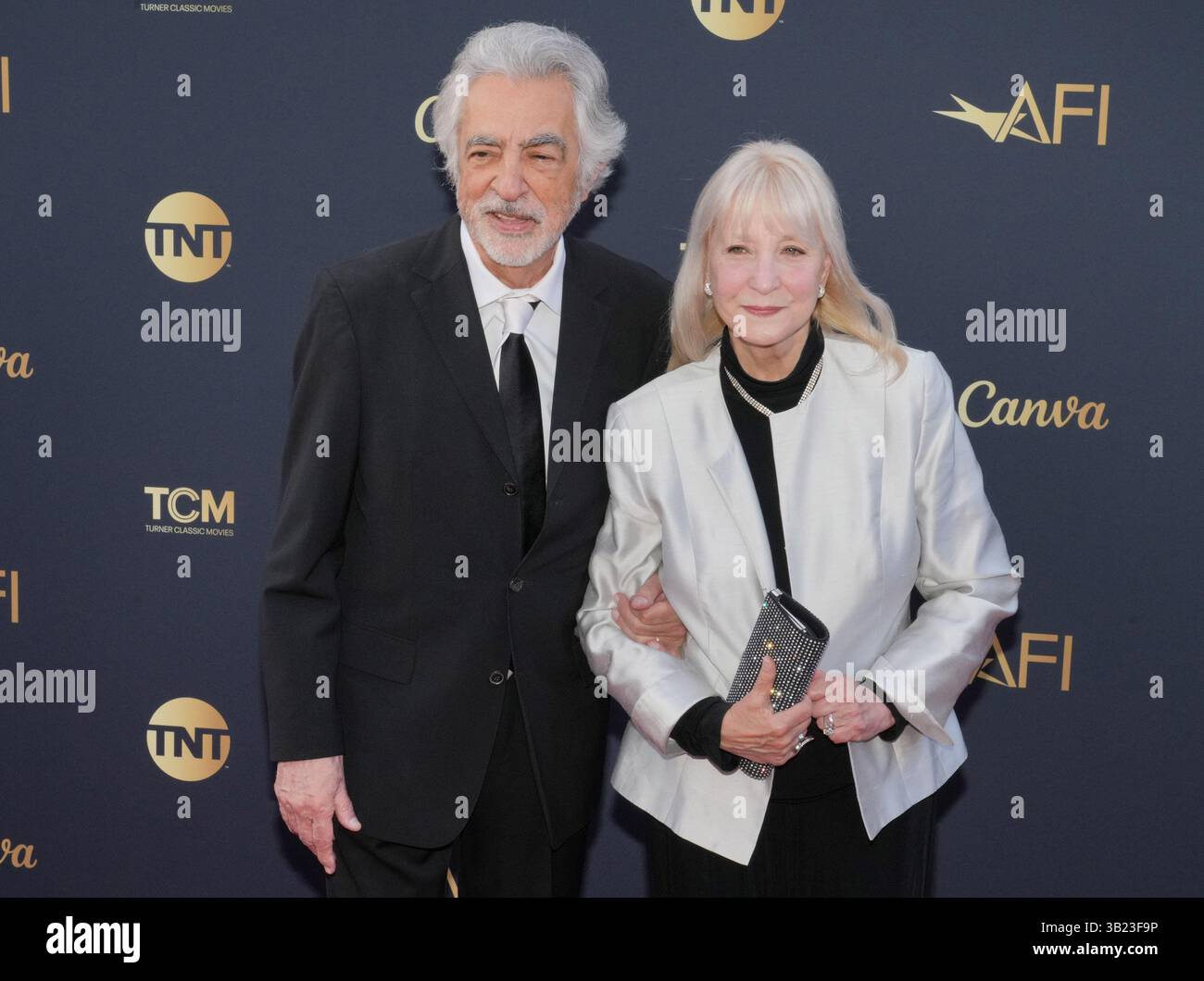 Los Angeles, USA. 26th Apr, 2025. (L-R) Joe Mantegna and Arlene Vrhel ...
