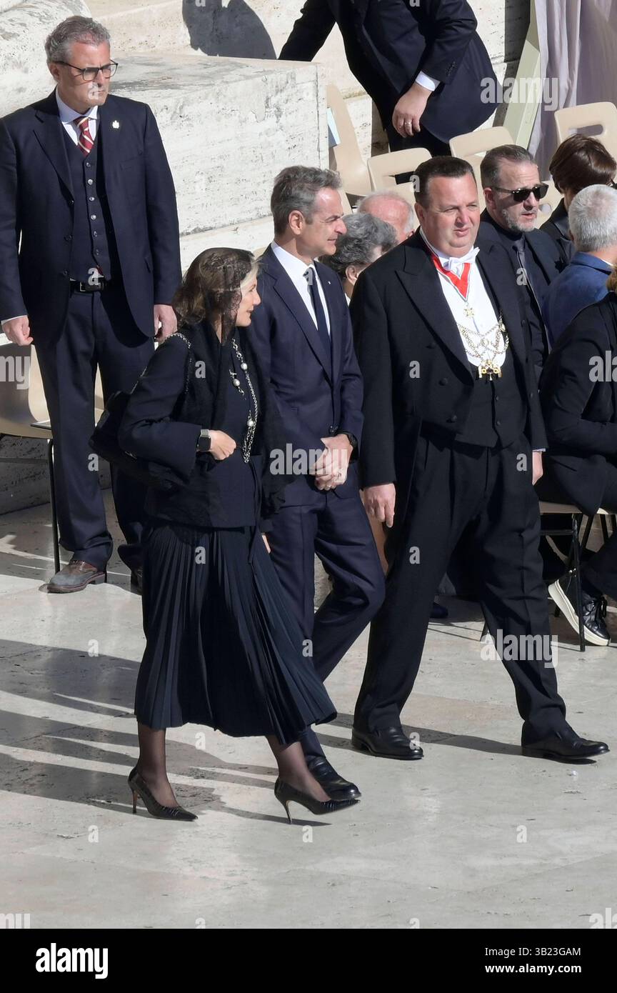 Kyriakos Mitsotakis mit Ehefrau Mareva Grabowski-Mitsotakis bei der ...