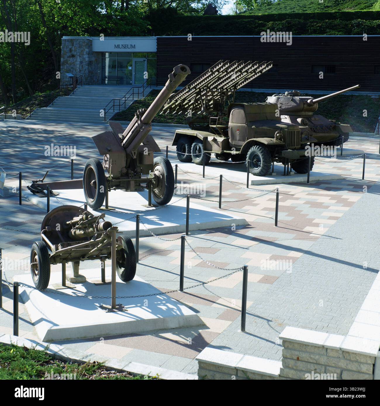 Artillery - Soviet era weaponry on show at the Seelow Museum ...