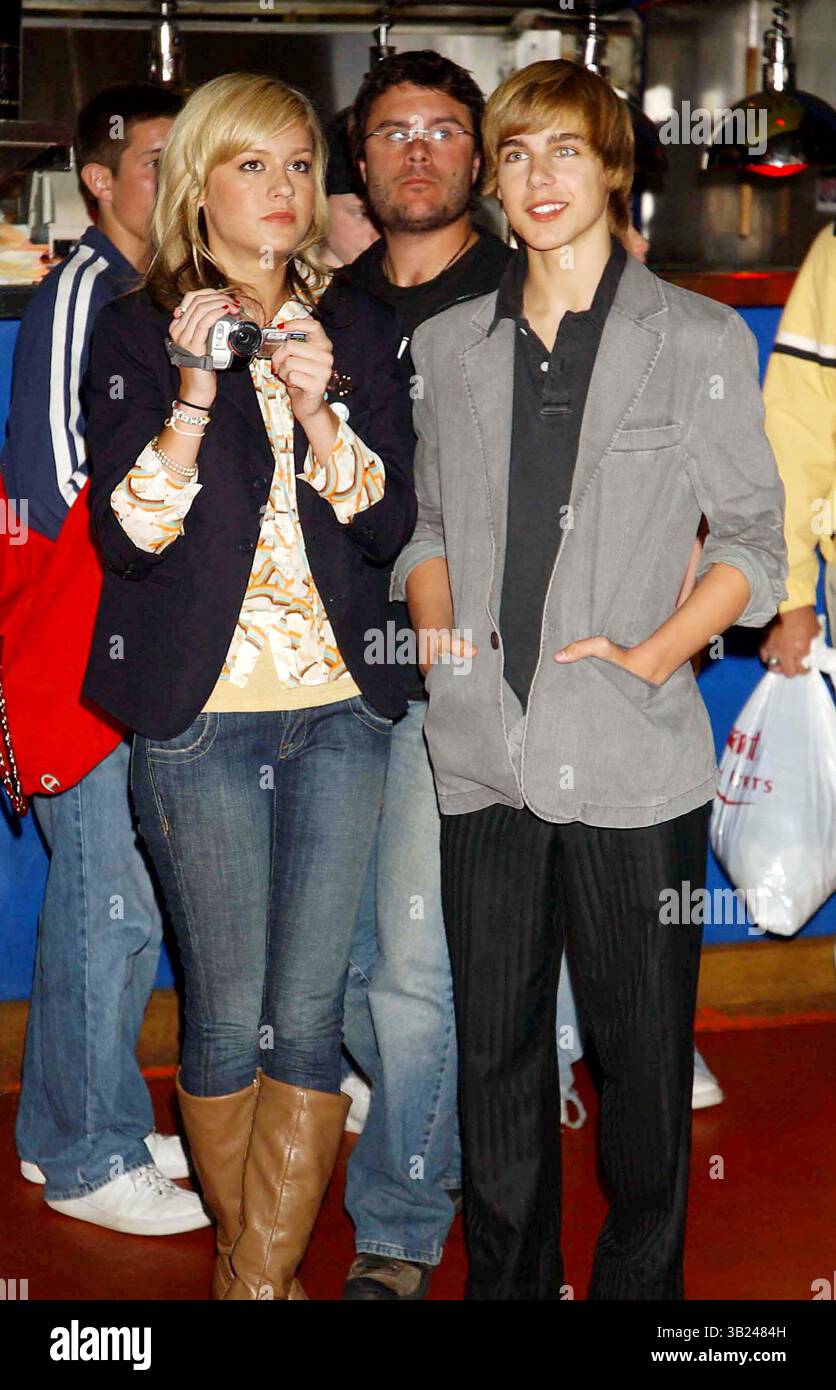 Apr. 21, 2006 - New York, New York, U.S. - I10652KBA.BRIE LARSON AND ...