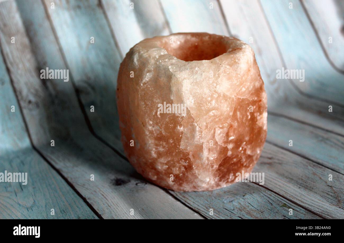 Chunk of Red Himalayan rock salt (or Himalayan Red Salt Stock Photo - Alamy