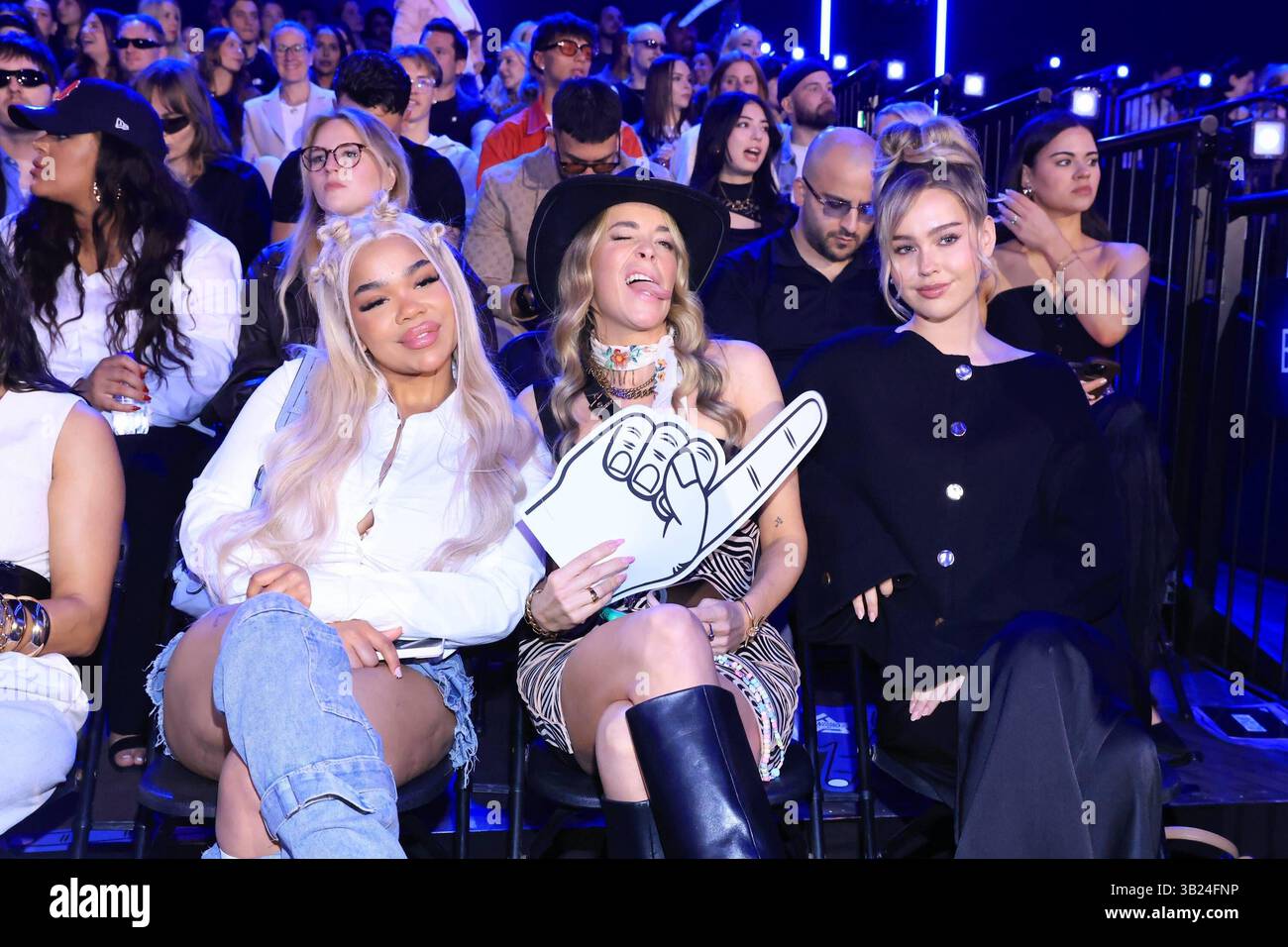 25.04.2025, Zoe Wees, Marina Hoermanseder und Millane Fresen zur ABOUT ...