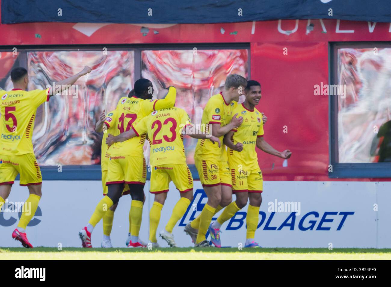 Helsingborg, Sverige. 27th Apr, 2025. 250427 Kalmars Lars Sætra och ...