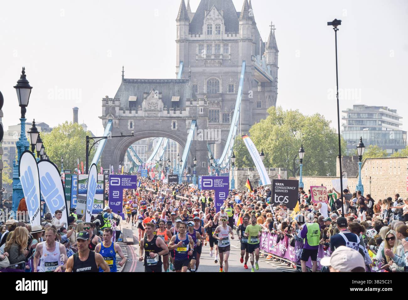 London, UK. 27th April 2025. Thousands of runners pass across Tower ...
