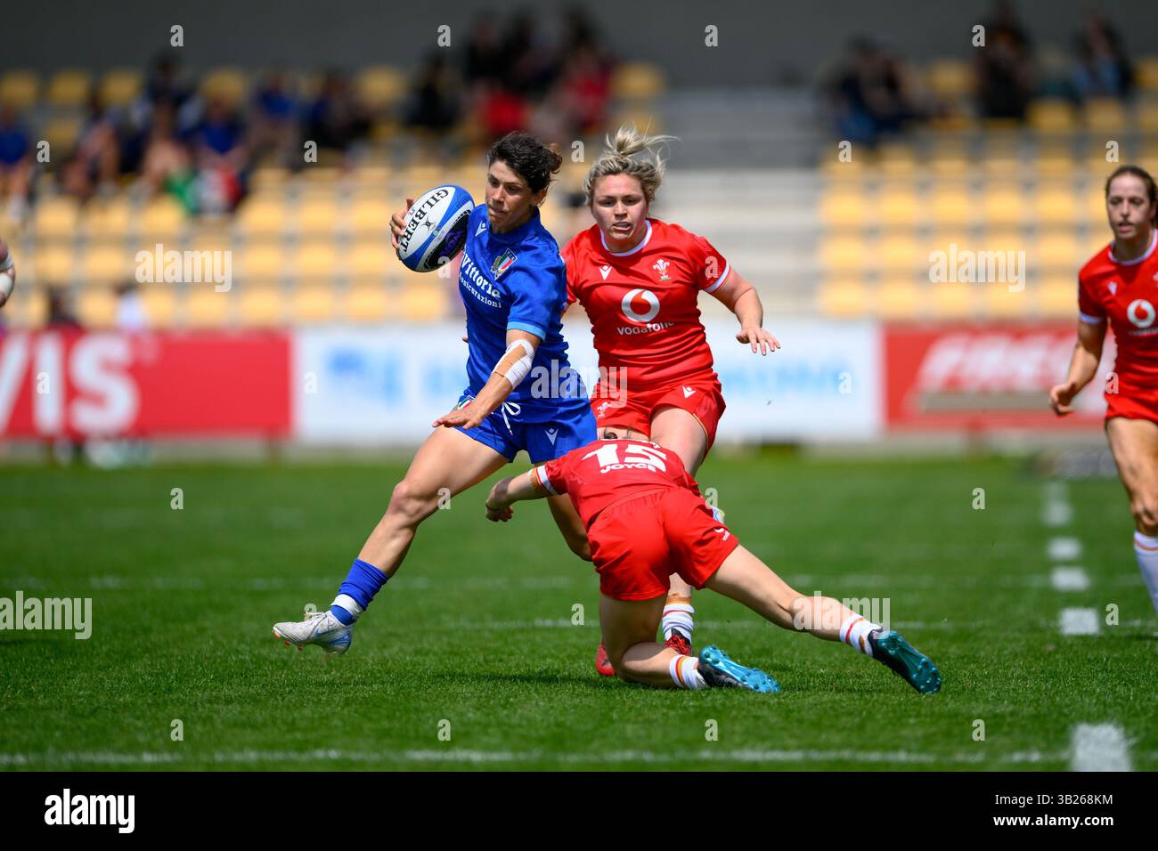 Parma, Italy. 27th Apr, 2025. Aura Muzzo ( Italy ) Jasmine Joyce ...