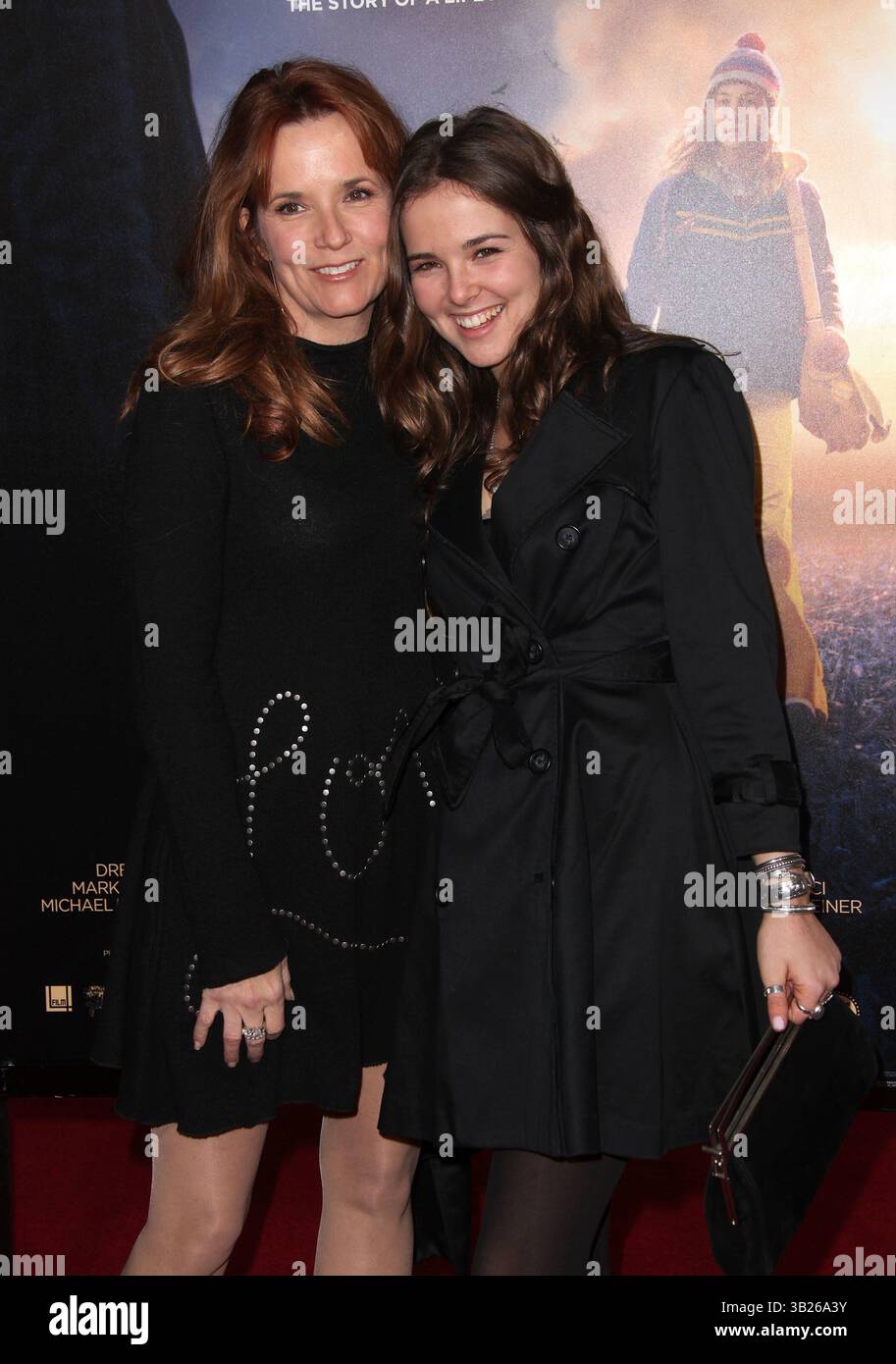 Lea thompson daughter zoey hollywood hi-res stock photography and ...