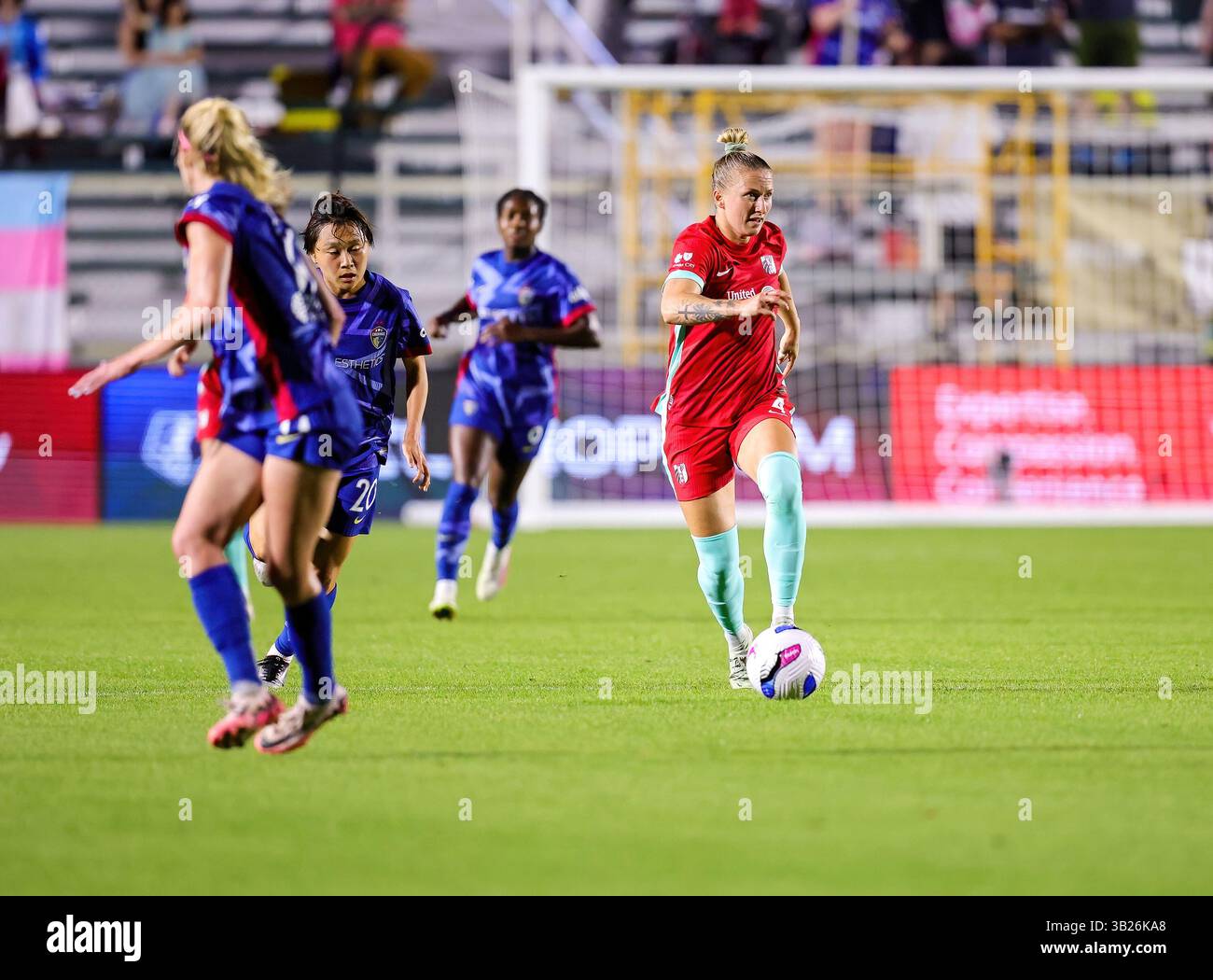 Cary, North Carolina, USA. 26th Apr, 2025. KC Current defender HAILIE ...