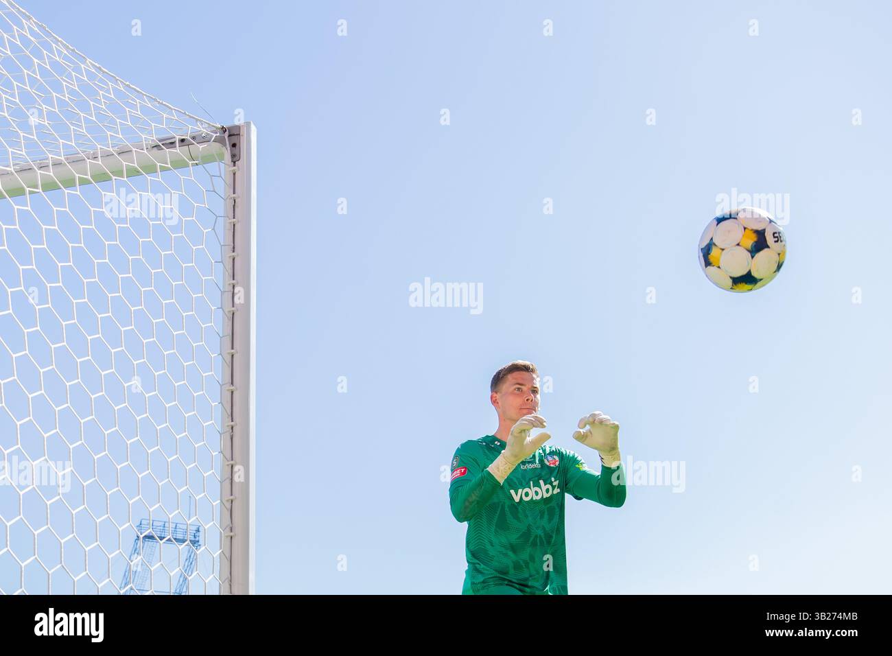 Helsingborg, Sverige. 27th Apr, 2025. 250427 Helsingborgs målvakt Johan ...
