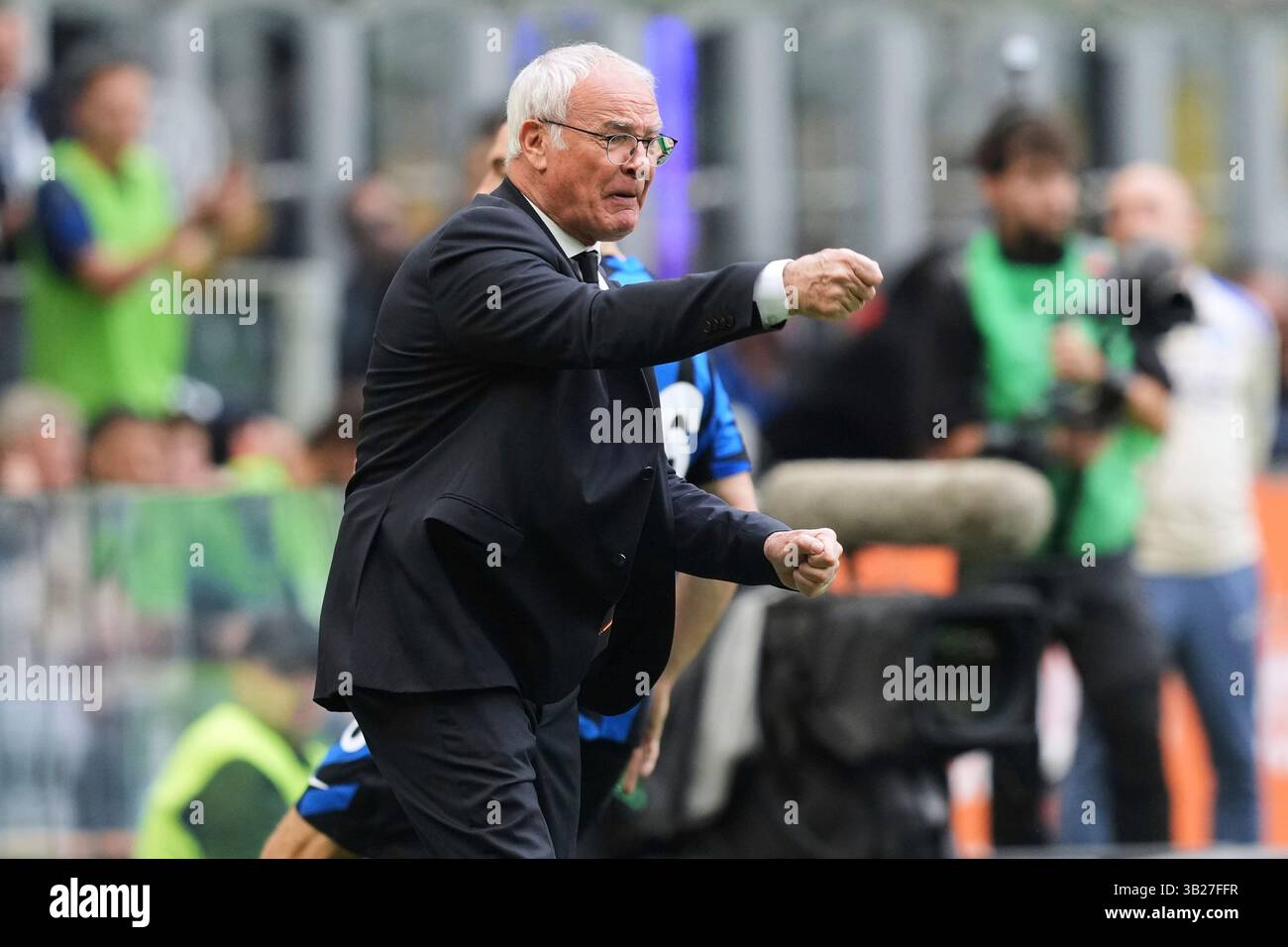 Roma's head coach Claudio Ranieri reacts during the Serie A soccer ...