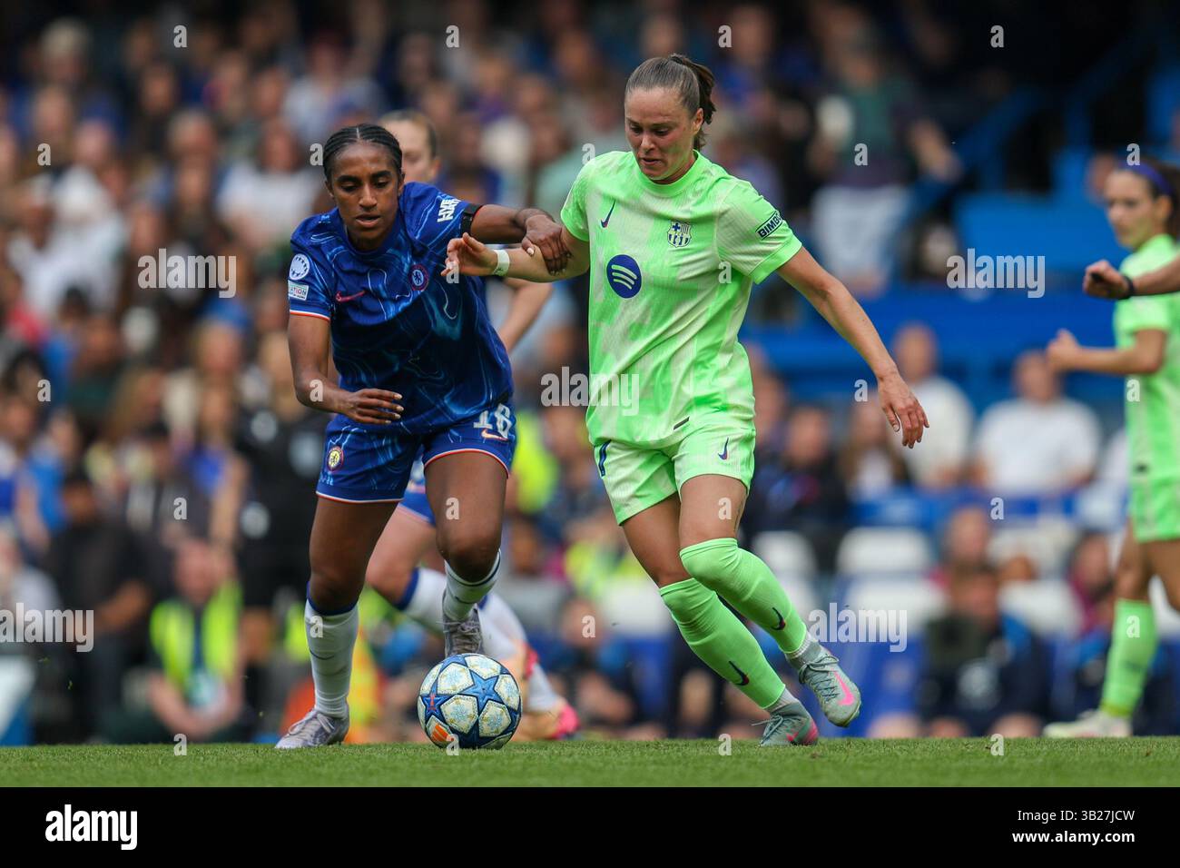 London, England, April 27th 2025: Naomi Girma (16 Chelsea) and Ewa ...