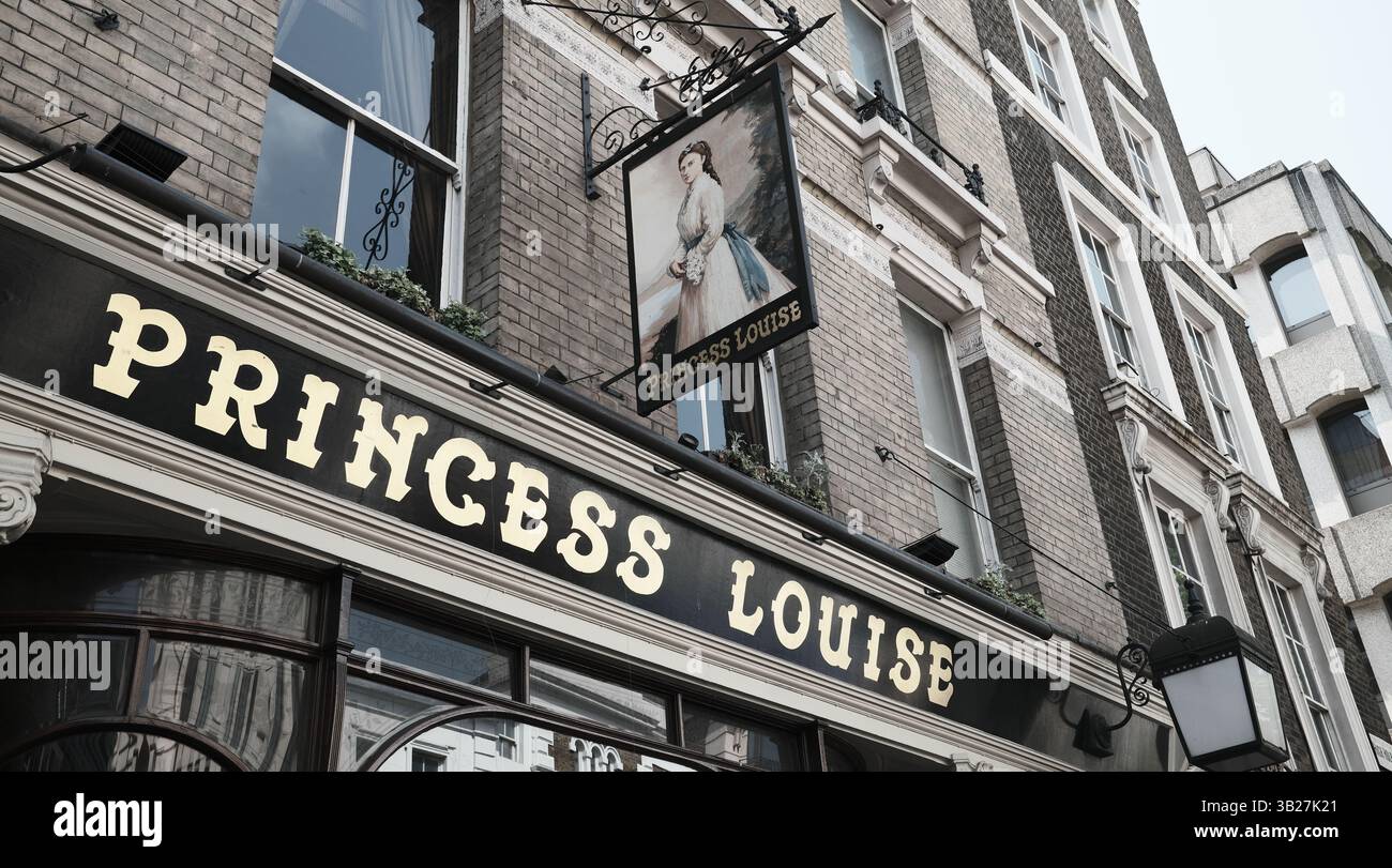 The princess louise pub holborn hi-res stock photography and images - Alamy