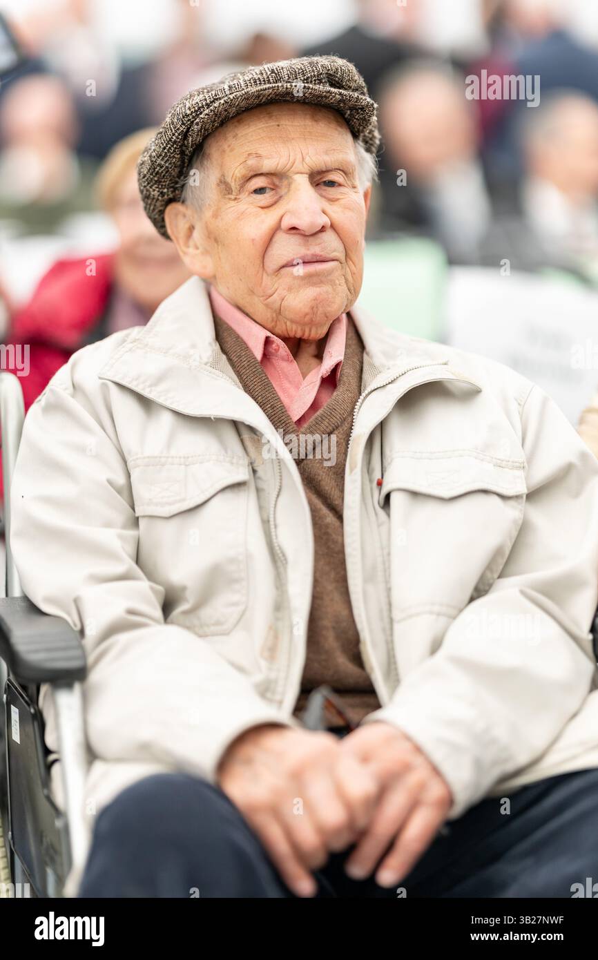 27 April 2025, Bavaria, Flossenbürg: Shelomo Selinger, survivor of the ...