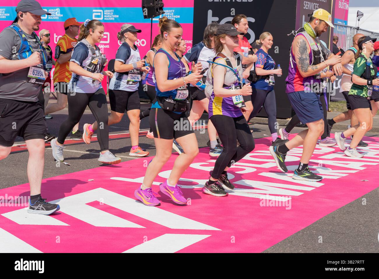 London , UK. 27th April 2025. TCS marathon Runners passing the starting ...