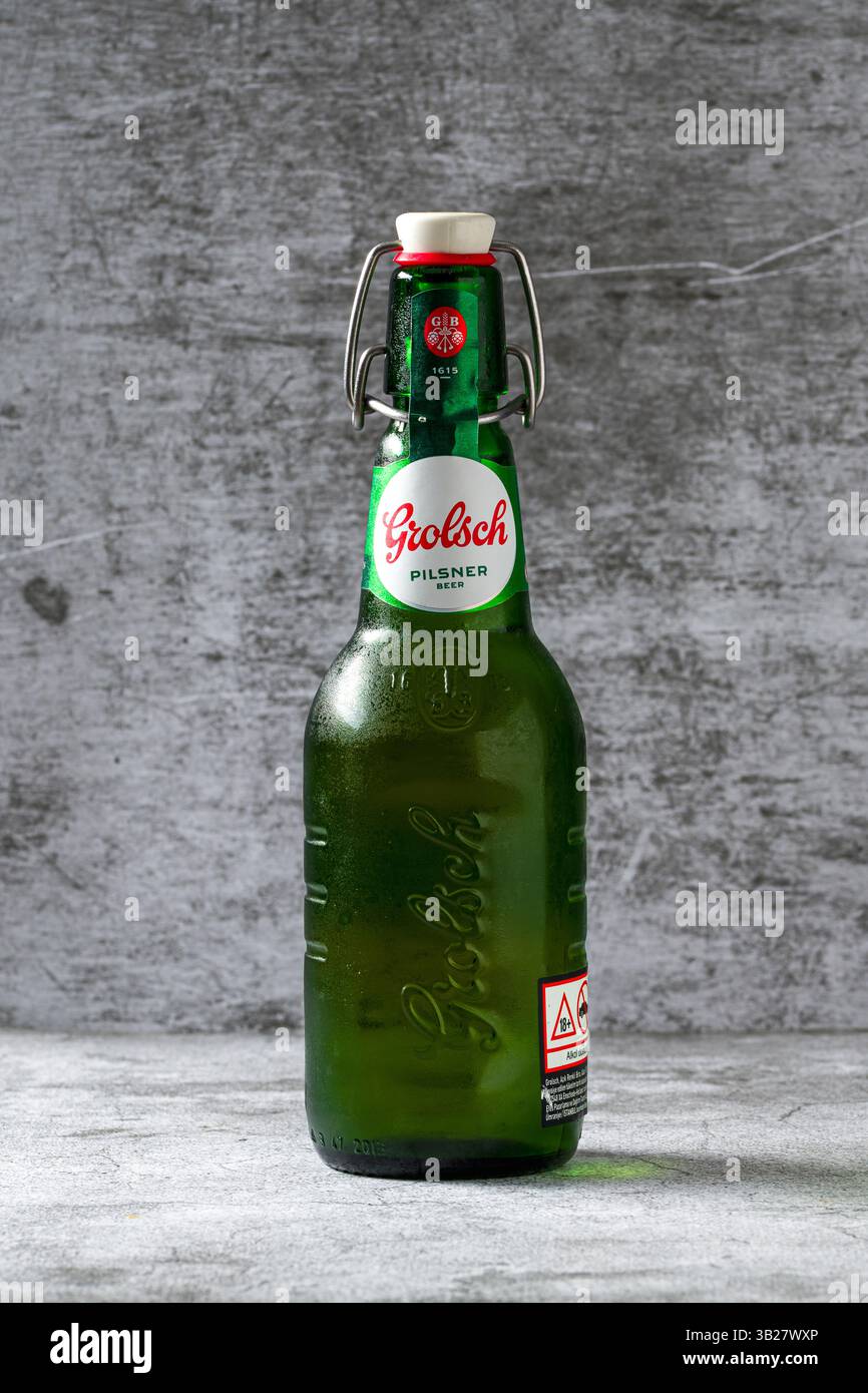Beer in bottle glass hi-res stock photography and images - Alamy