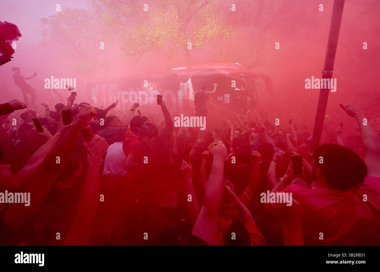 Liverpool fans greet their teams bus as it arrives at the ground ...