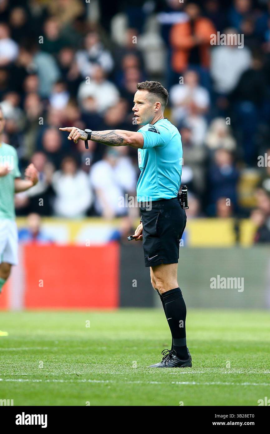 MKM Stadium, Hull, England - 26th April 2025 Referee Stephen Martin - during the game Hull City ...
