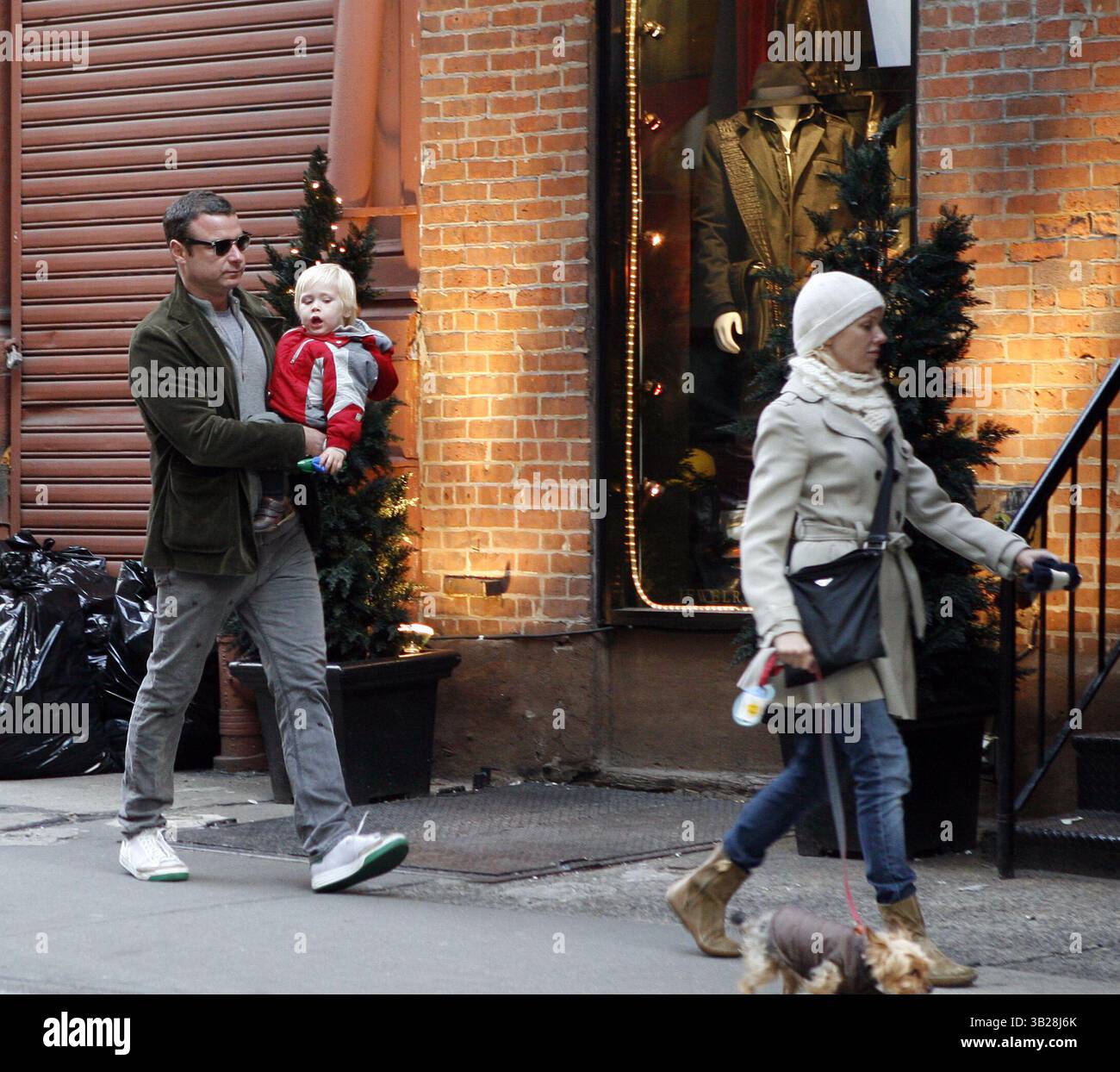 November 6 2009, New York City Liev Schreiber and wife Naomi Watts with ...