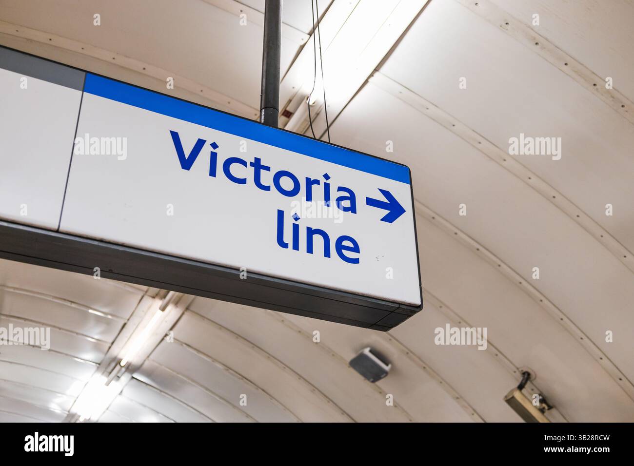 London Underground Victoria Line Station Sign Stock Photo - Alamy