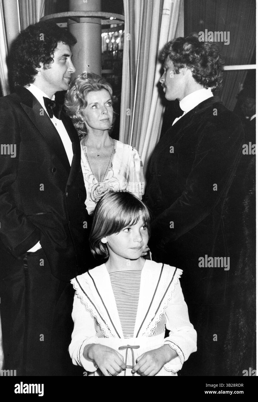 RYAN O'NEAL with FRANK CALGAGNINI, JEANNE MARTIN and daughter TATUM O ...