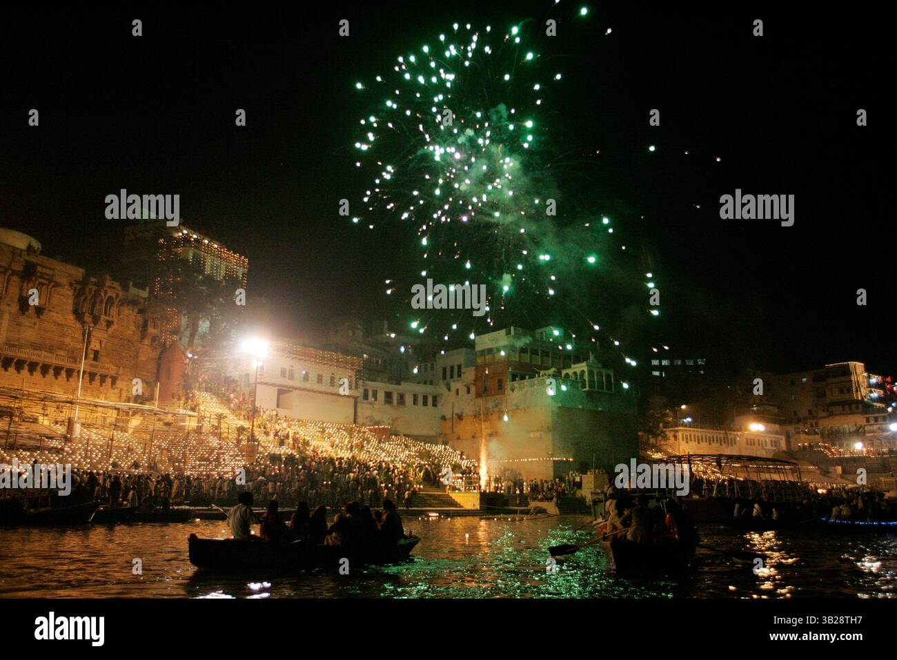 Nov 03, 2009 - Pushkar, Rajasthan, India - Fireworks explode over the ...