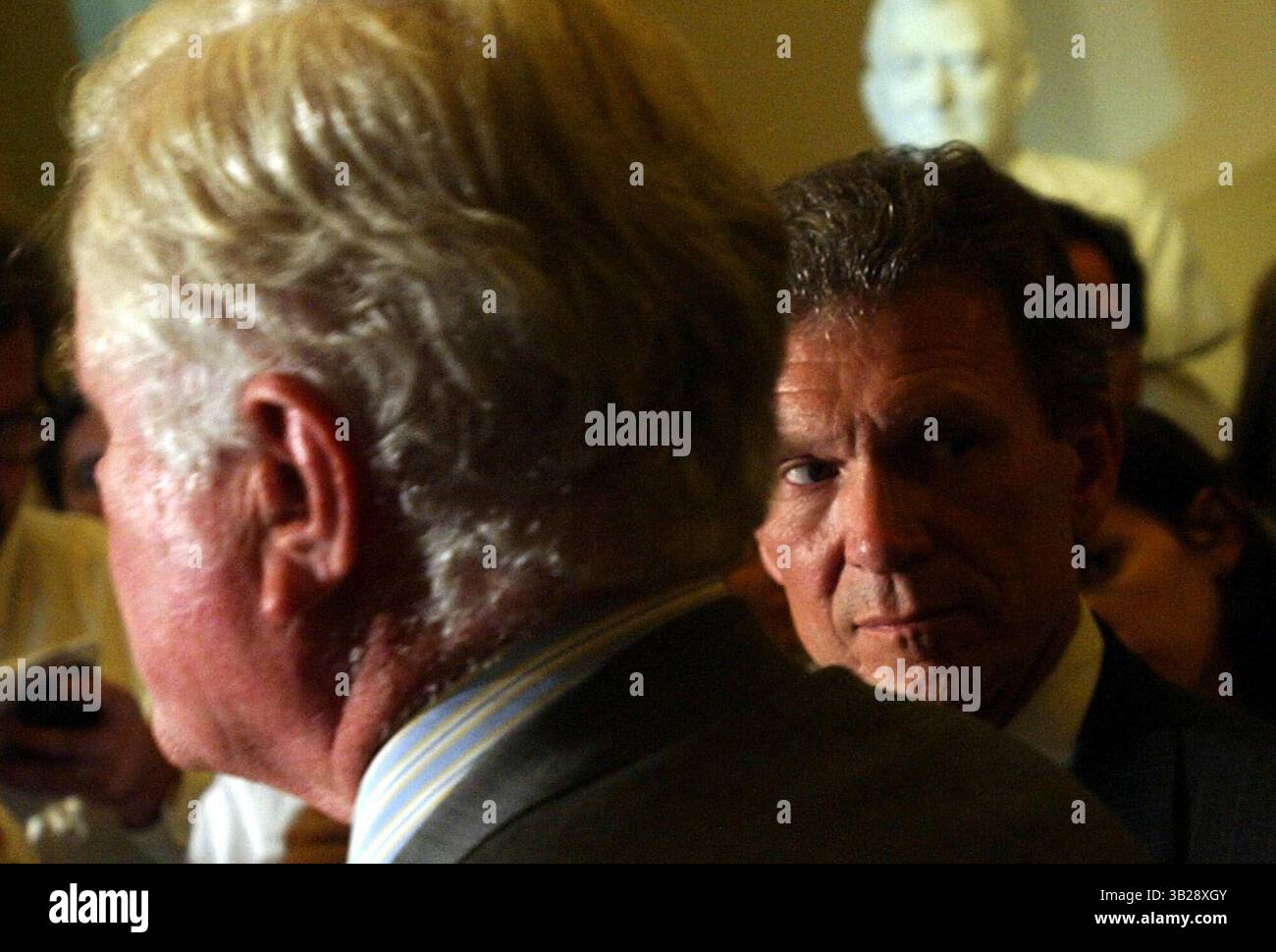 Majority leader tom daschle d sd hi-res stock photography and images ...