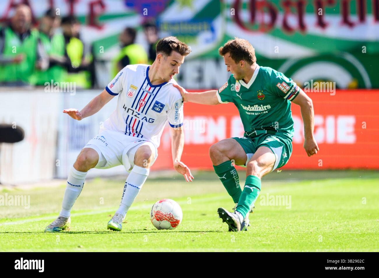 ABD0137 20250427 - WIEN - ÖSTERREICH: v.l. Conor Noss (Blau Weiß Linz ...