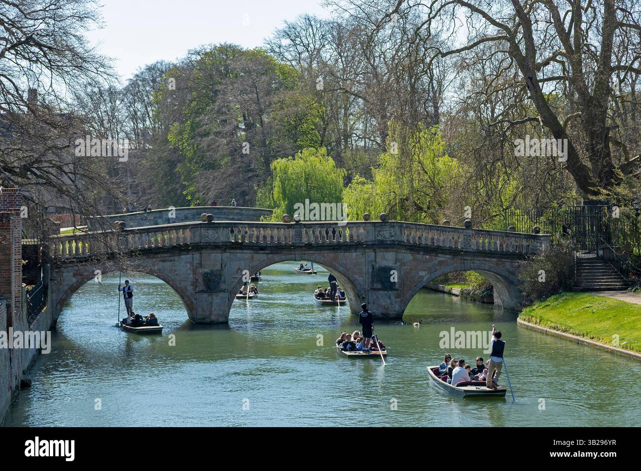 Punting, Clare Bridge, River Cam, Cambridge, England, Great Britain ...