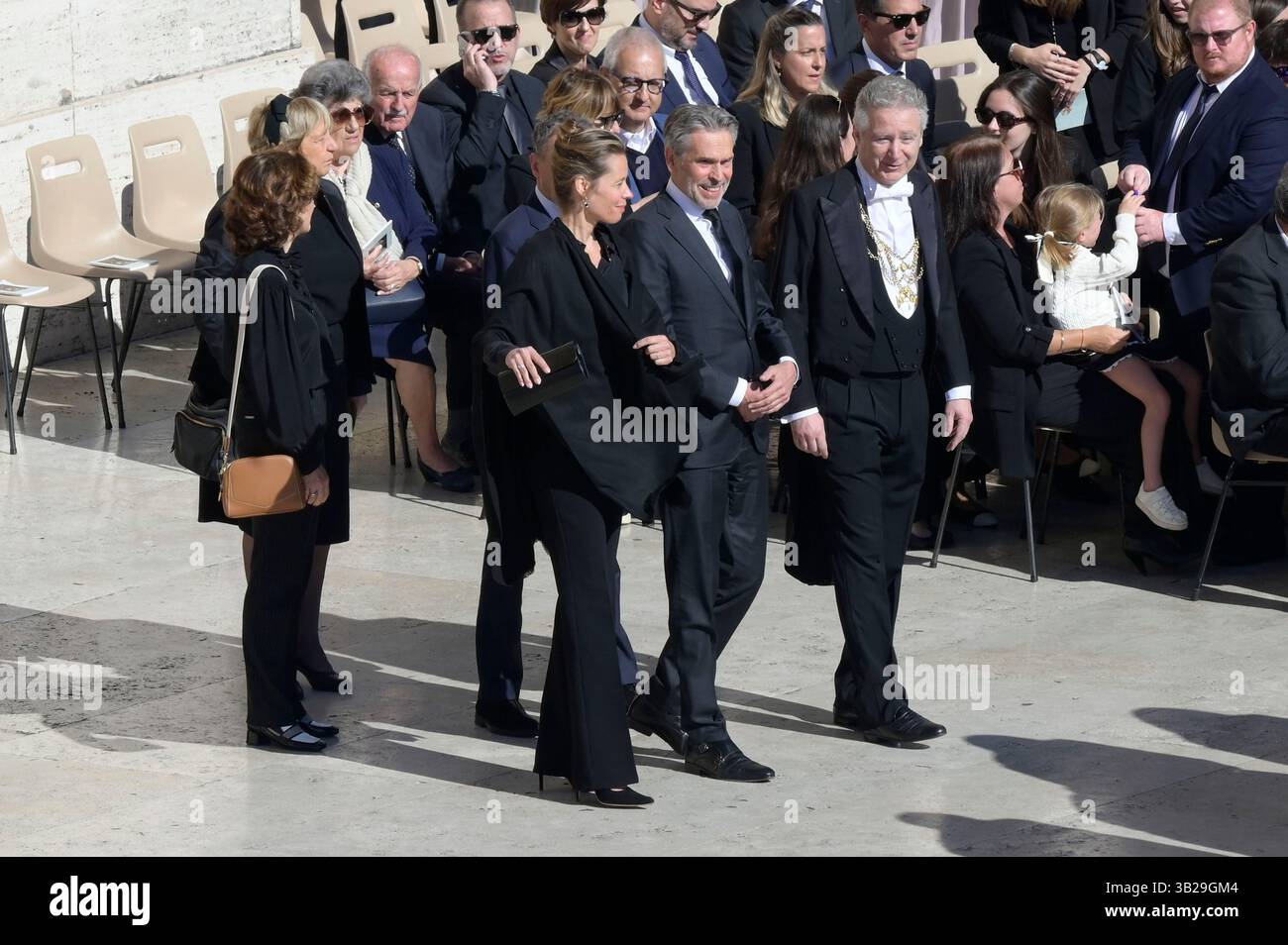 Dick Schoof mit Partnerin Loes Meurs bei der Trauermesse für den ...