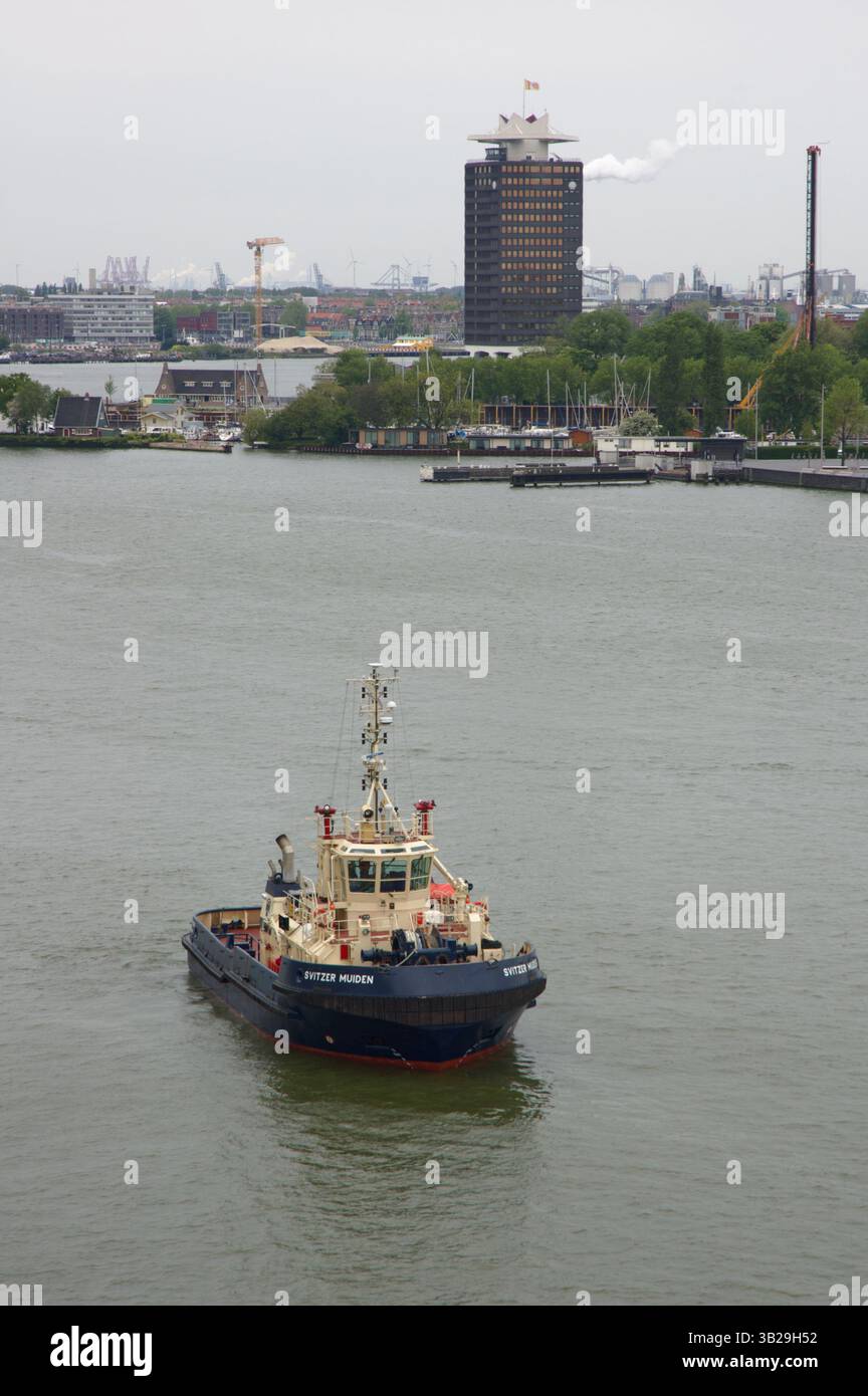 Tug boat in amsterdam hi-res stock photography and images - Alamy
