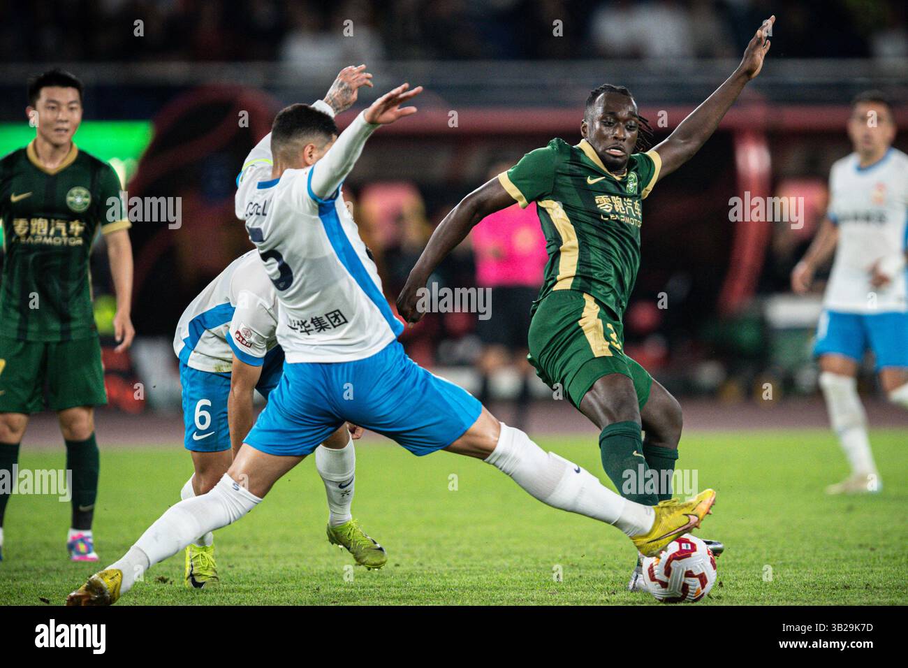 Hangzhou, China's Zhejiang Province. 27th Apr, 2025. Deabeas Owusu ...