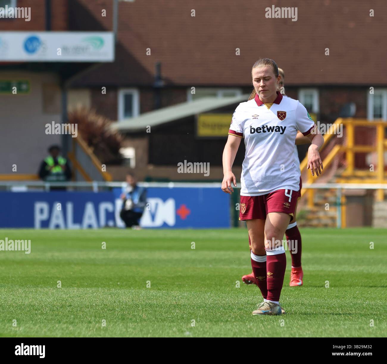 Oona Siren (West Ham 4) during the Women's Super League game between ...