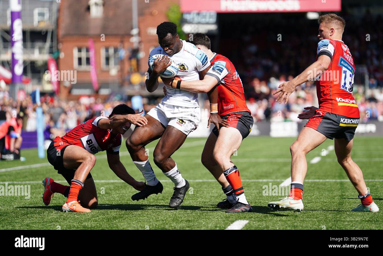 Exeter Chiefs' Paul Brown-Bampoe (centre) battles with Gloucester's ...