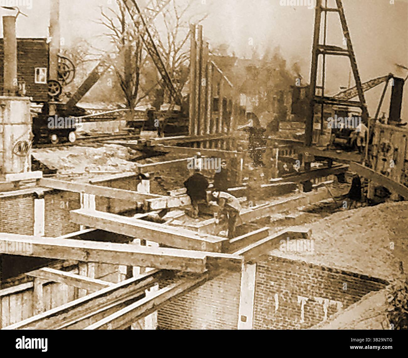British men digging 1954 hi-res stock photography and images - Alamy