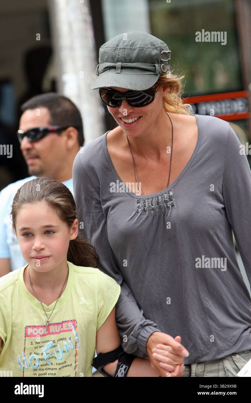 Frederique van der wal and her daughter scyler pim klein hi-res stock ...