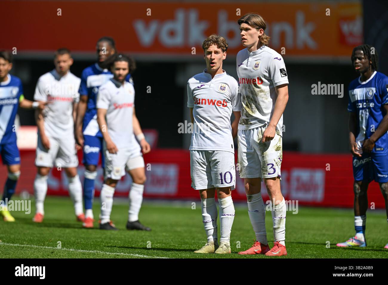 Yari Verschaeren (10) of Anderlecht and Lucas Hey (3) of Anderlecht ...