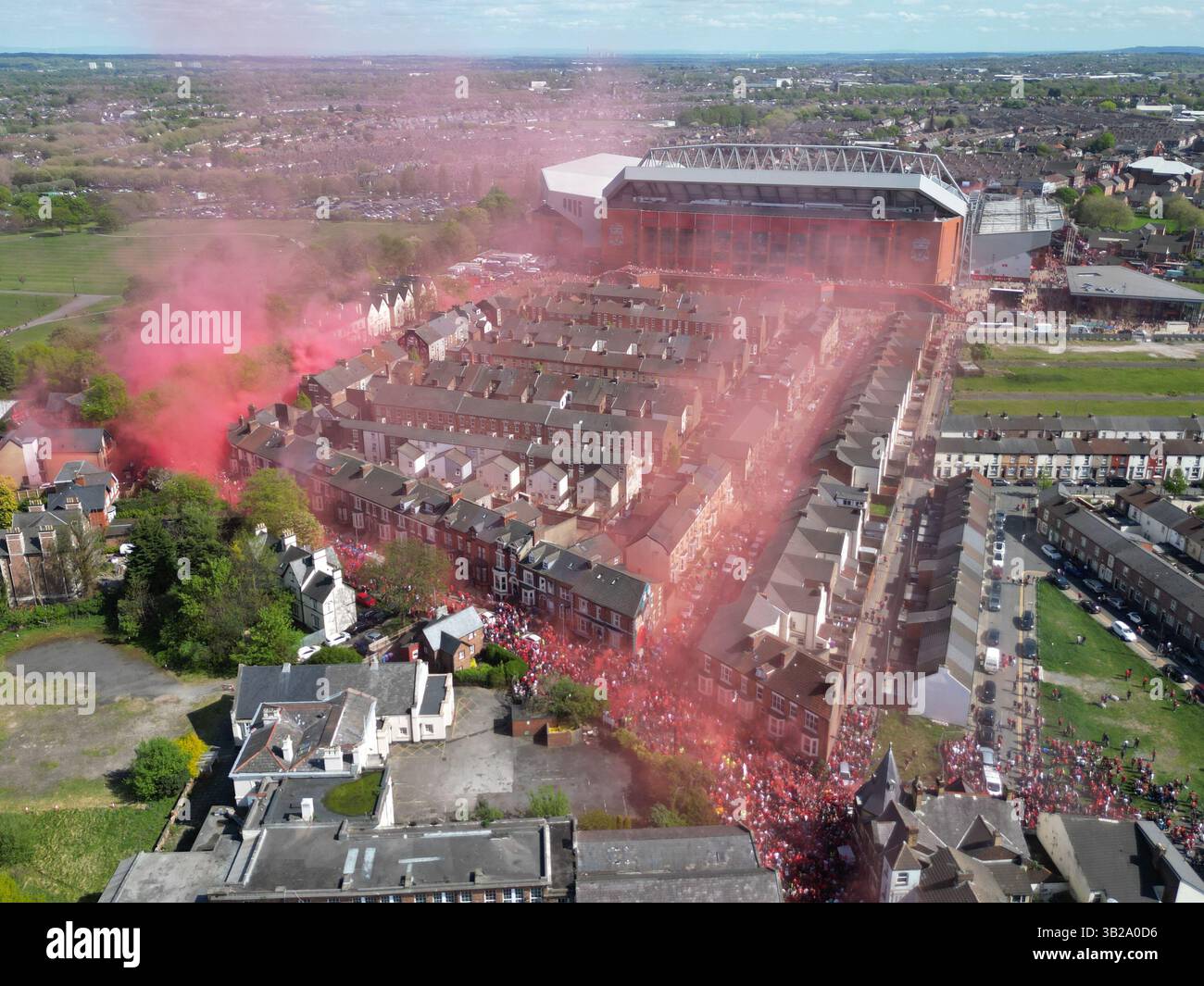Liverpool, UK. 27th Apr, 2025. Liverpool supporters greet the Liverpool ...
