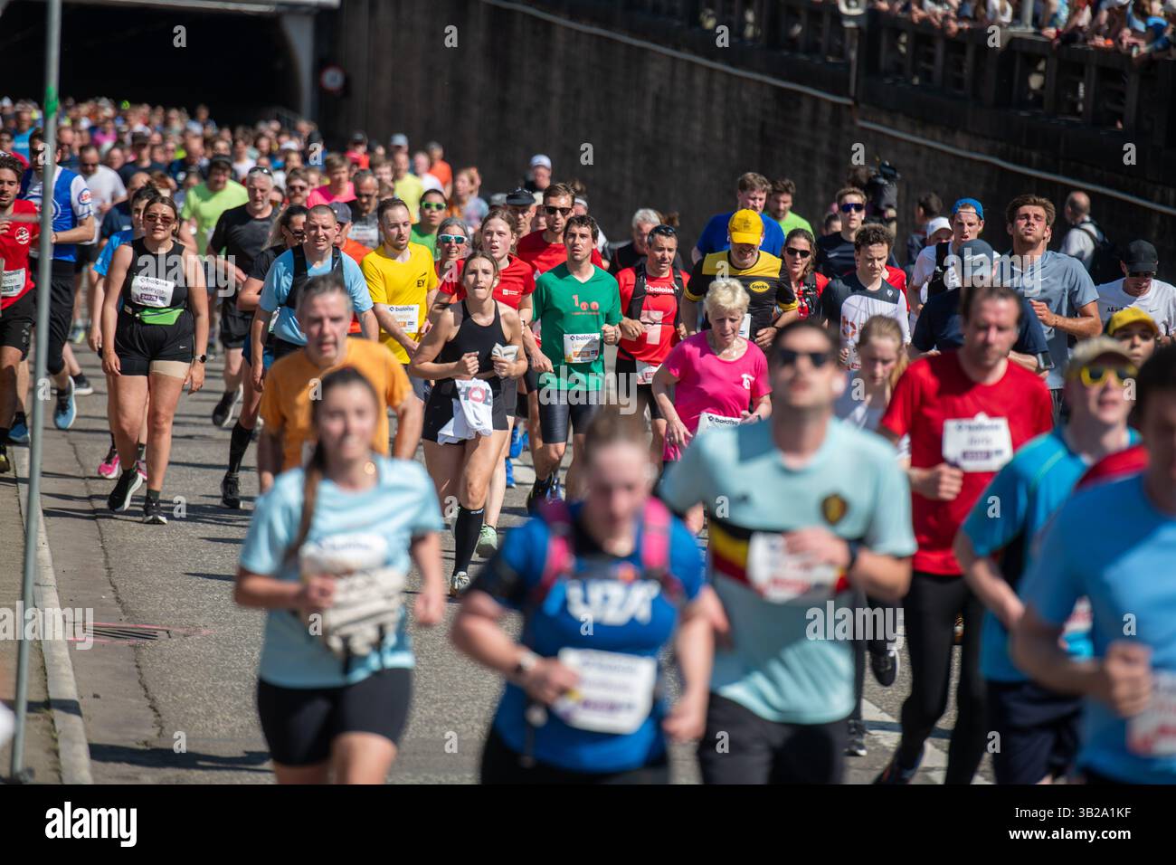 people participating in the Antwerp Ten Miles running event, Sunday 27 ...