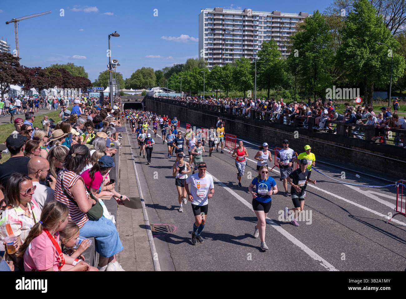 people participating in the Antwerp Ten Miles running event, Sunday 27 ...