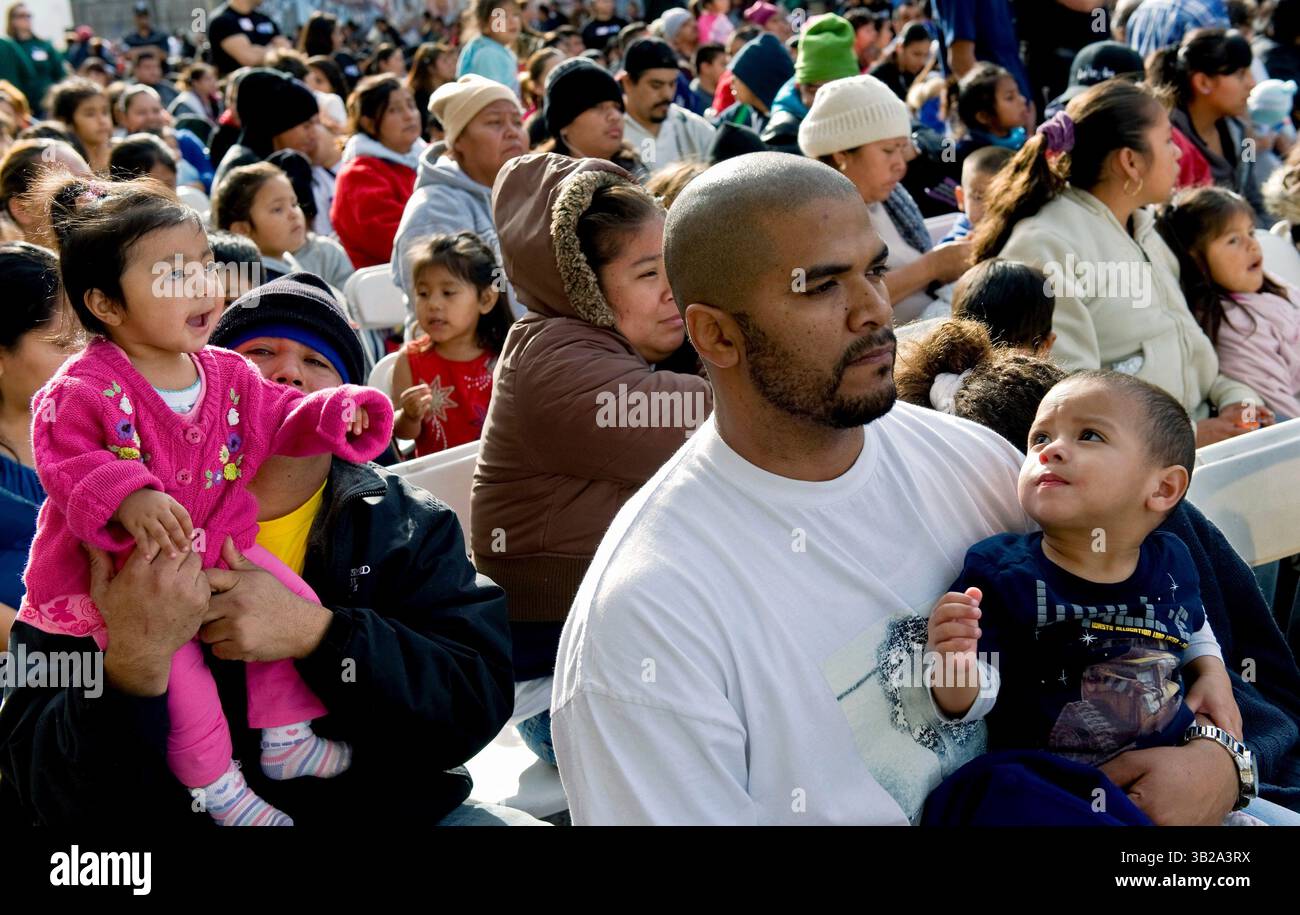 Dec.20, 2009 - Los Angeles, California, USA - Families await a stage ...