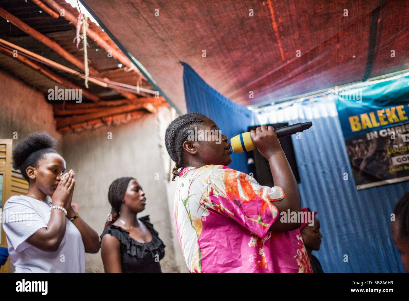 Religious mass with pastor in Katanga slum, Kampala, Uganda, Africa ...