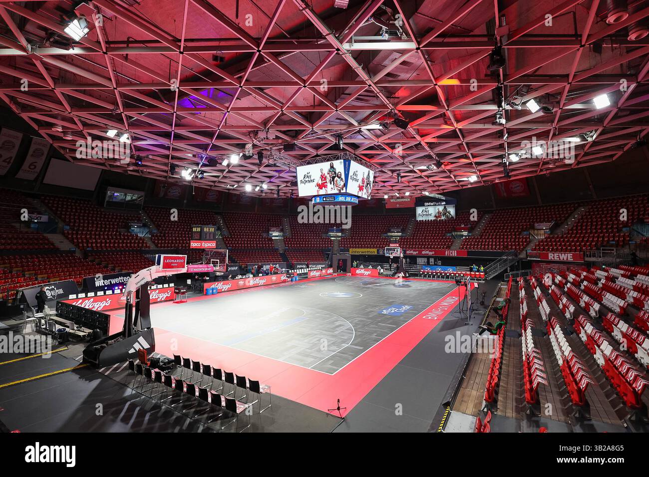 Das leere Spielfeld mit LED-Boden im BMW Park, GER, FC Bayern Muenchen vs. SYNTAINICS MBC ...