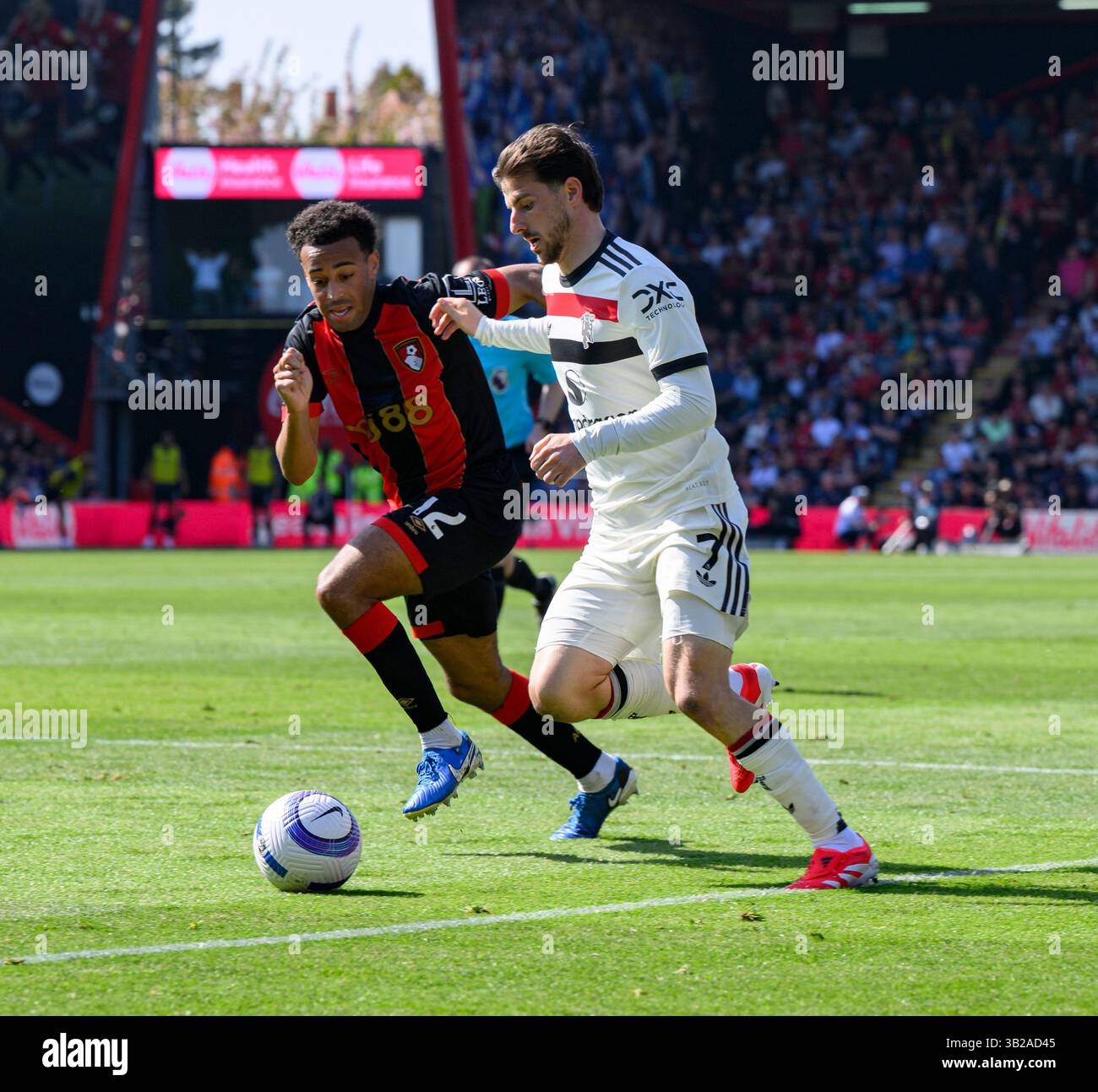 Tyler adams left battles with manchester uniteds mason mount hi-res ...