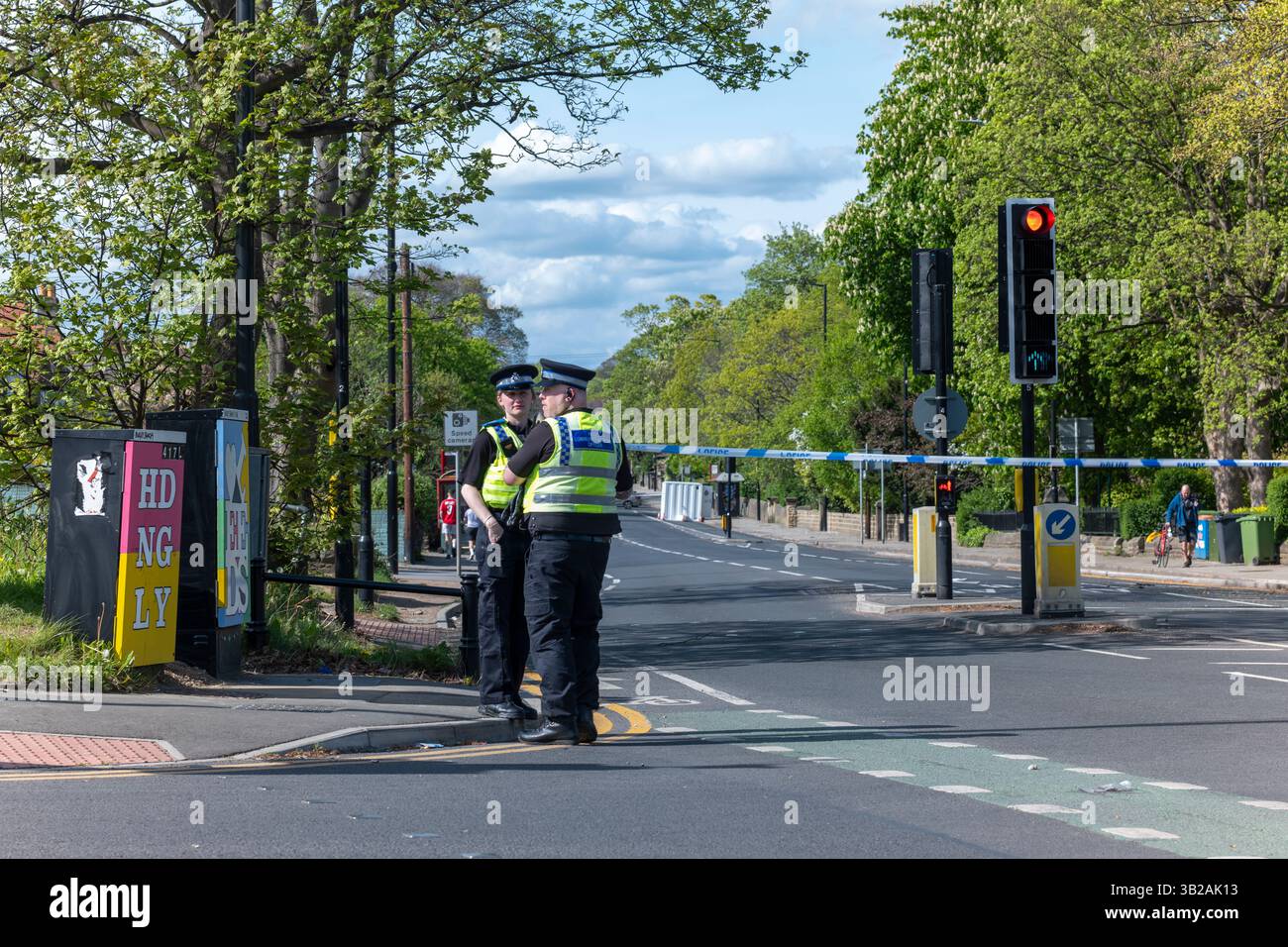 Aftermath of Leeds' terror alert, Headingly Leds 27 April 2025. Two ...