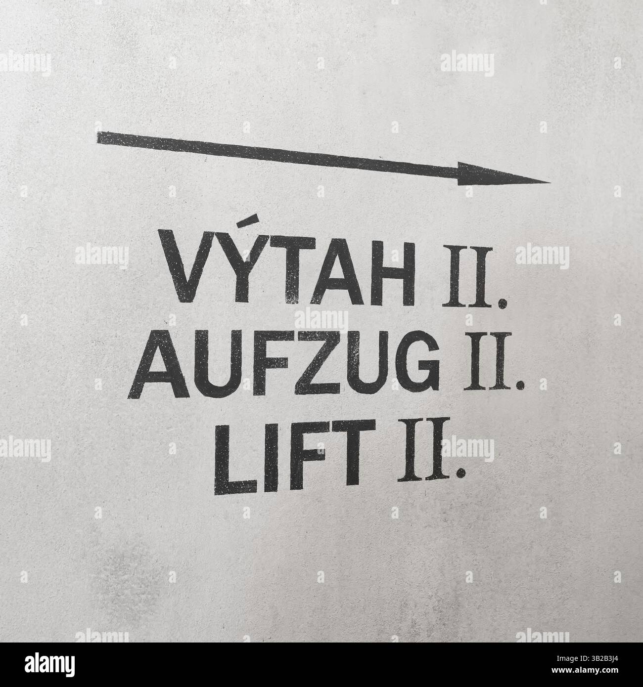 Directional arrow pointing to an elevator, lift in Czech, German and ...
