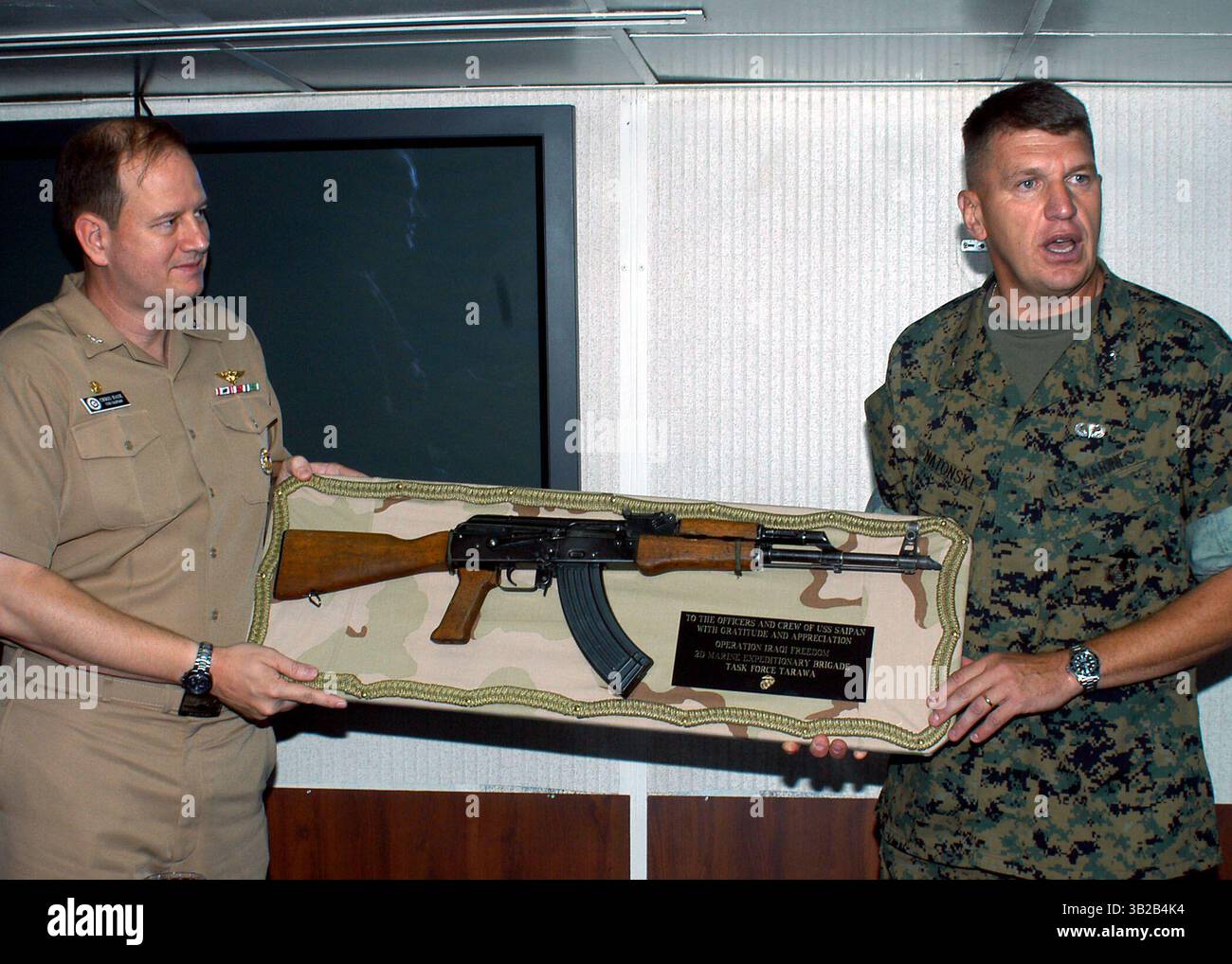 Marine in iraqi war hi-res stock photography and images - Alamy
