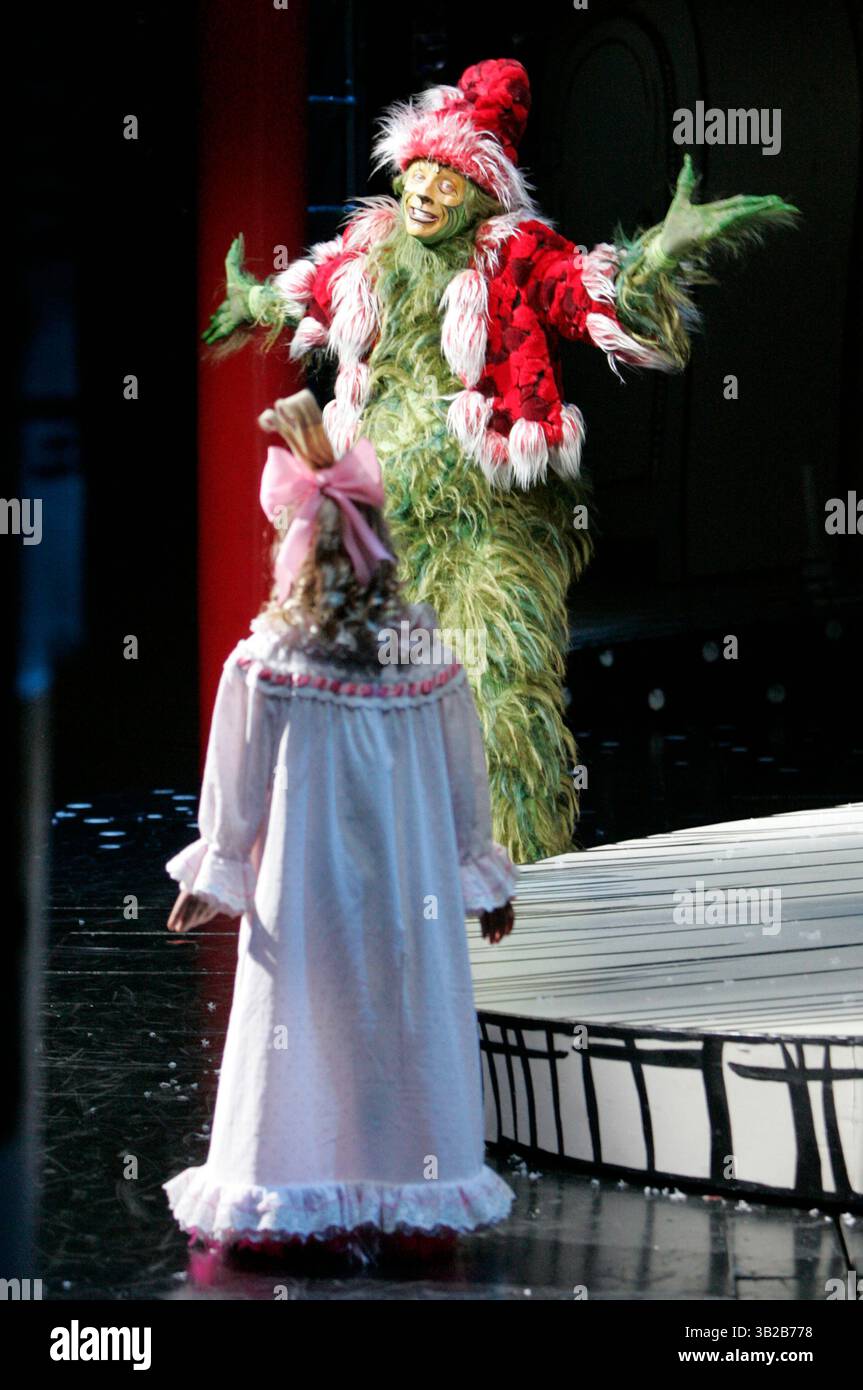 Grinch cindy lou who hi-res stock photography and images - Alamy