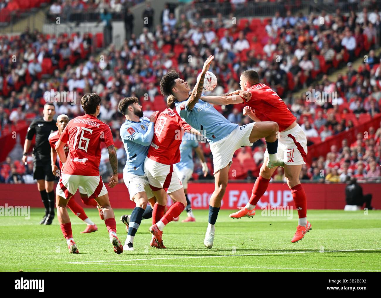 Wembley Stadium, London, UK. 27th Apr, 2025. FA Cup Semi Final Football ...